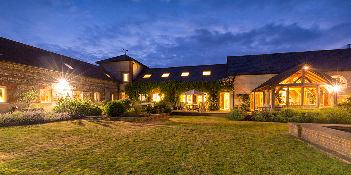 Large Country Houses to Rent for Weekends | Blog | Group Stays