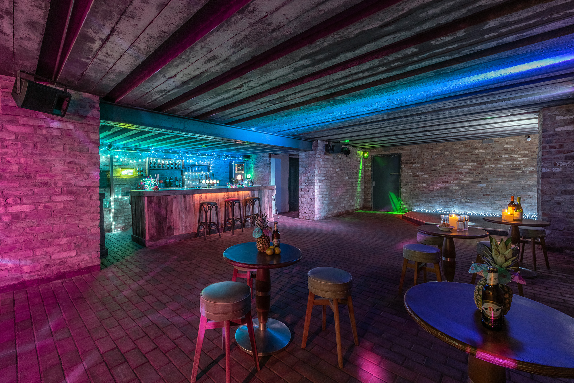 Gallery - BOOGIE BARN | Newark | Group Stays